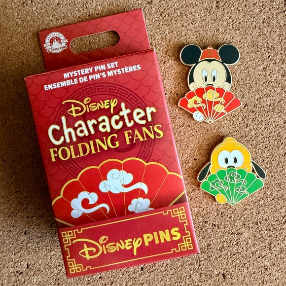 Disney | Accessories | Disney 225 Character Folding Fans Mystery Box ...